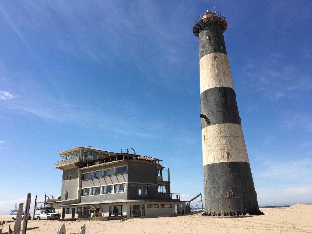 Pelican Point, un phare au milieu des vents • POESY by Sophie